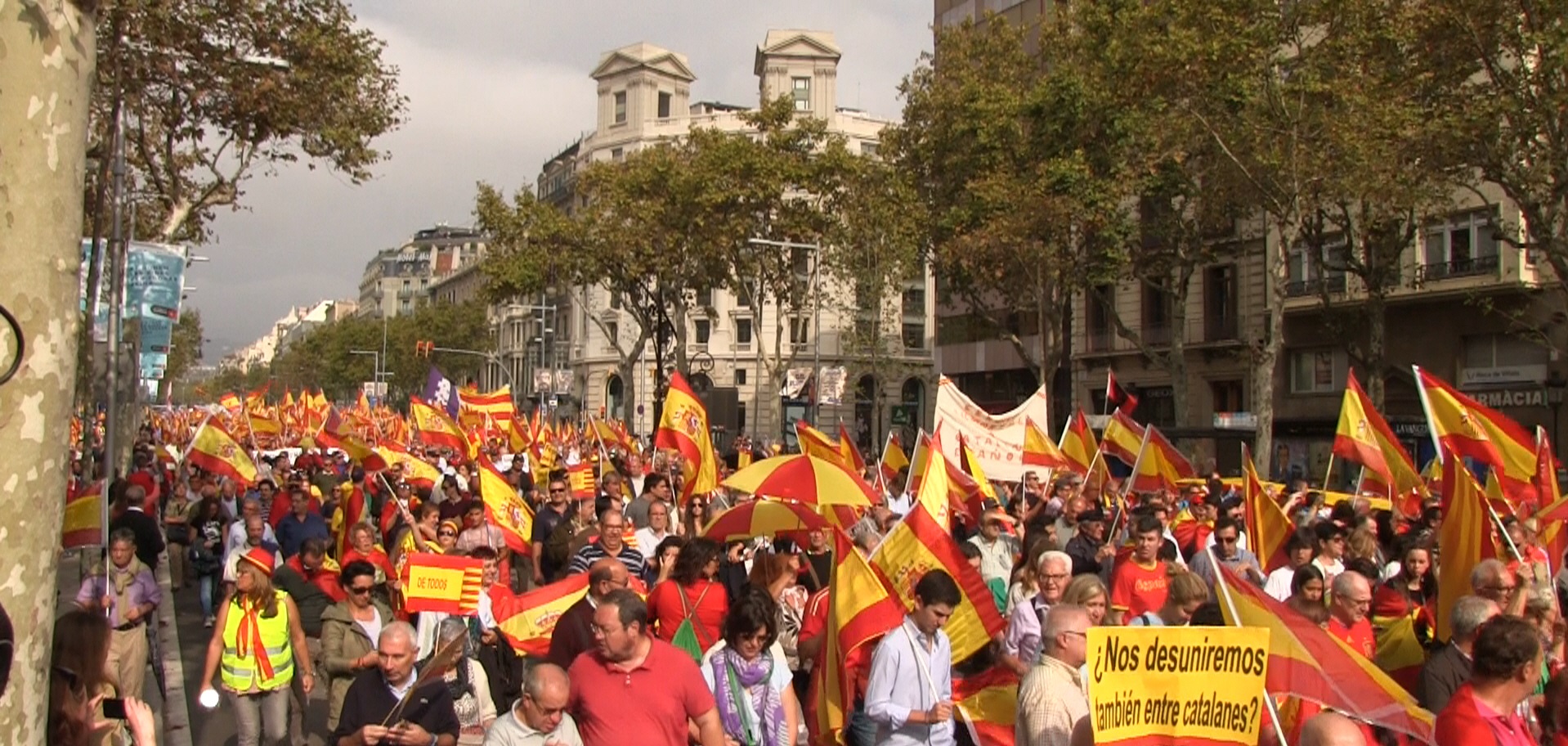 60 Mil catalanes celebran la Hispanidad en Barcelona a gritos de "¡viva ...