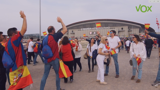 VOX reparte 20 mil banderas en la Final Copa del Rey entre Sevilla y FC ...