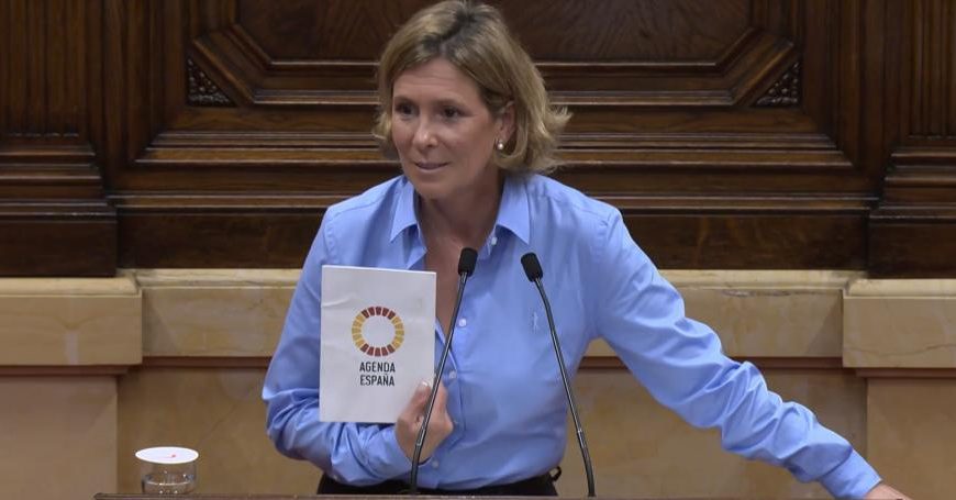 Repaso de María Elisa García Fuster (VOX) al consejero Julià Fernández ...